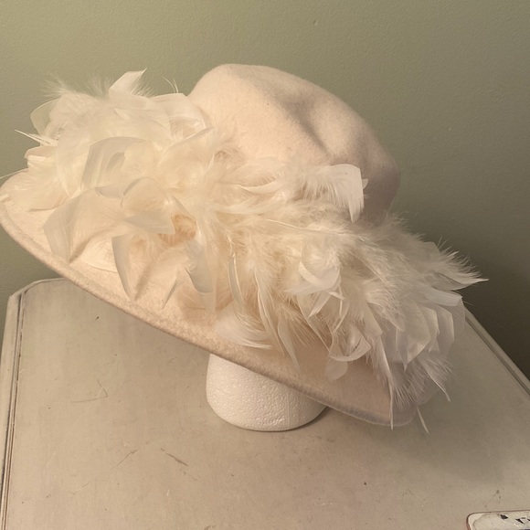 betmar | Accessories | Betmar White Wool Hat With Feathers | Poshmark